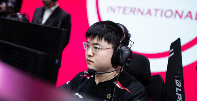 LPL夏季赛前瞻：Uzi再次登场！GALA交手Elk，LNG大战BLG_腾讯新闻