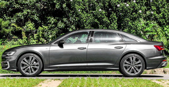 奥迪A6L搭载DLZ发动机＋真皮材质座椅，3.0T动力表现强悍_腾讯新闻