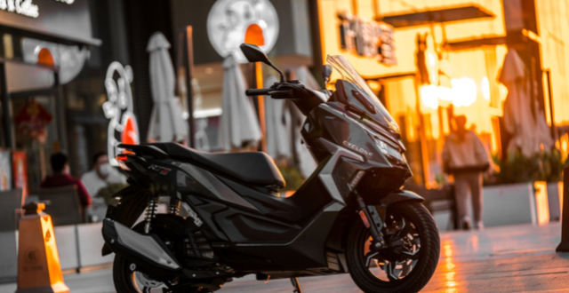 PK豪爵UHR！售价15580元起，11L油箱，内卷王赛科龙RT1能买吗？_腾讯新闻