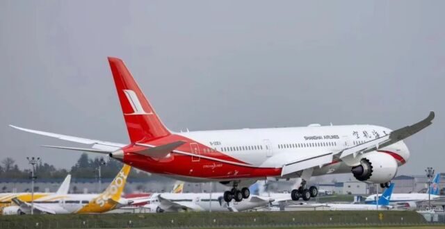 上航迎来第8架B787；2.2万架飞行器！山东要建“低空天网”_腾讯新闻