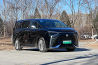 31.88万起售纯电MPV又一卷王 试驾合创V09_腾讯新闻