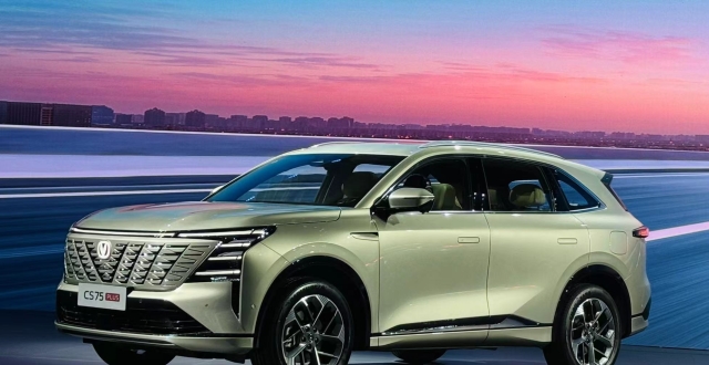 科技舒适完胜比亚迪宋 售12.19万起 长安第四代CS75PLUS上市_腾讯新闻