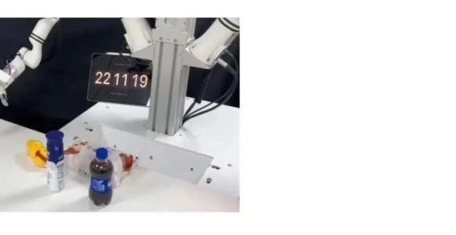 灵初智能端到端VLA模型Psi R0.5,两小时数据实现物品,场景全面泛化_腾讯新闻