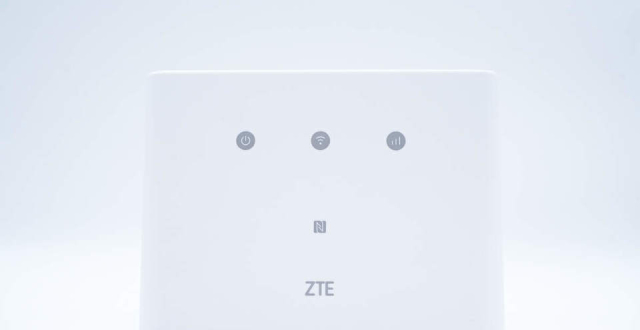 支持APP远程智能管控，中兴4G CPE 2 Pro 路由器拆解_腾讯新闻