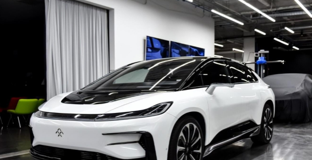 贾跃亭翻身了？FF91正式量产，零百加速2.27秒，三电机＋11块屏幕_腾讯新闻