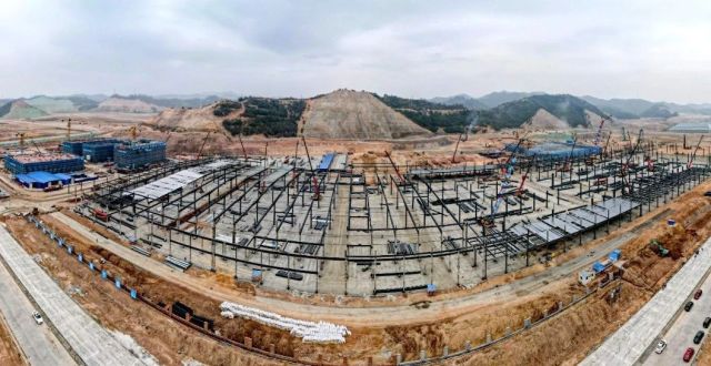 力促项目早建成早达产丨广西10GW TOPCON光伏电池生产基地项目钢结构屋面顺利封顶_腾讯新闻