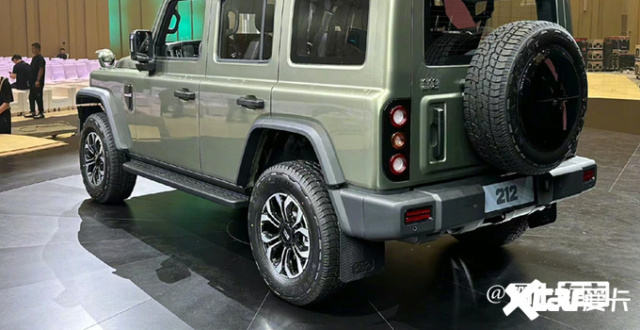 北汽制造8月22日发全新212！大幅加长-超北京BJ40_腾讯新闻