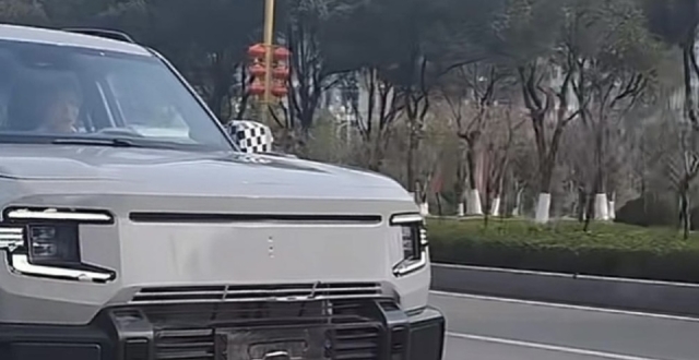 深蓝G318现身街头，大过豹5，配430马力+原地掉头，油耗6.78L_腾讯新闻