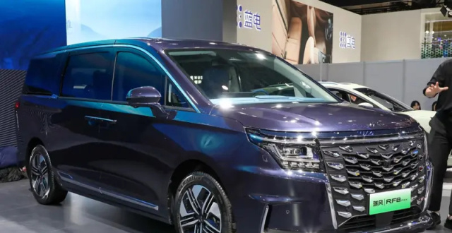 成都车展将上市重点轿车/MPV汇总 理想MEGA/银河L6领衔_腾讯新闻