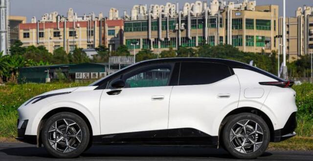 400V高压快充，后驱340匹马力，13.59万元的领克Z20值得入手么_腾讯新闻