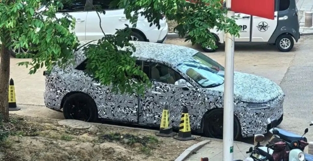 35万起？智界大型家用SUV曝光，硬刚理想i8的节奏？_腾讯新闻