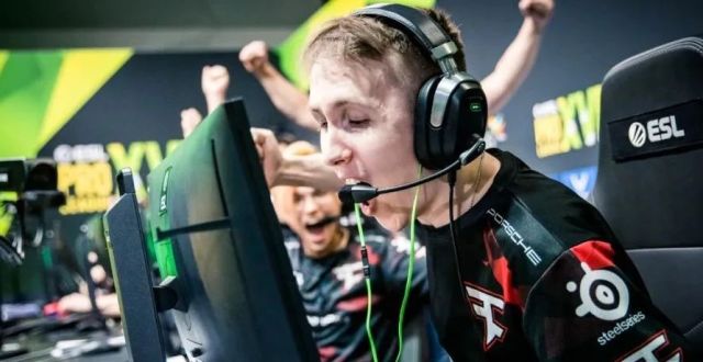 ESL职业联赛S17：FaZe、C9晋级决赛，今晚22：00 BO5，决战来临！_腾讯新闻