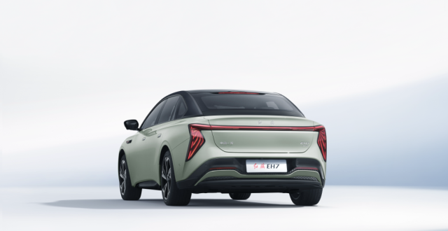 最大续航820km，22.98万起，红旗EH7上市_腾讯新闻