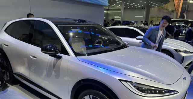 奇瑞风云E06亮相北京车展，配激光雷达+冰箱，增程版续航超1600km_腾讯新闻