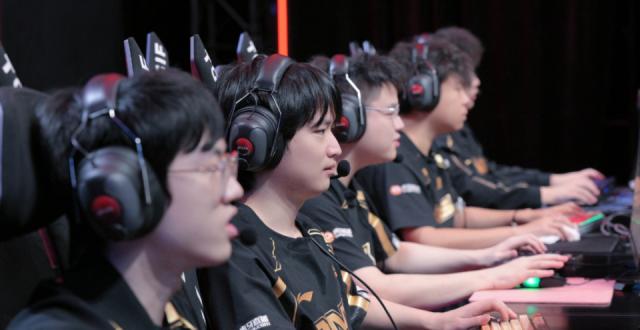 Zdz放话RNG没有欠过一分钱！反而欠俱乐部很多_腾讯新闻