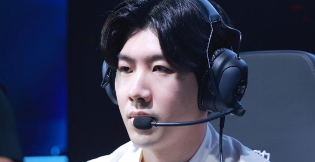 Theshy接受采访表达不满，Zeus英雄选的很舒服，全怪教练乱BP_腾讯新闻