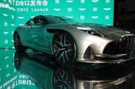 30秒看光阿斯顿·马丁DB12：比DB11更性能，法拉利Roma没它舒适_腾讯新闻