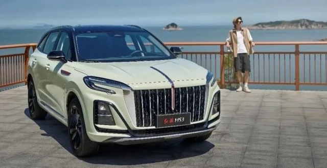 15万内新潮SUV怎么选，红旗HS3 对比新RAV4荣放_腾讯新闻