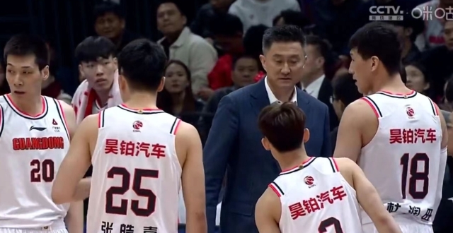 CCTV5直播！广东男篮迎战新疆，徐杰再次对位皮特森，CBA巅峰对决_腾讯新闻