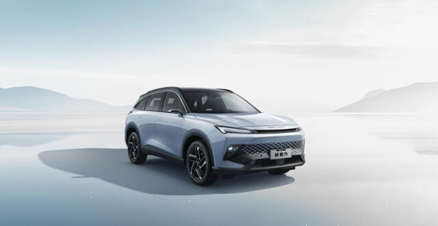 贾冰助阵北京汽车“818嗨购节”，新魔方、新EU5 PLUS联袂焕新_腾讯新闻