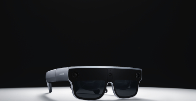 MWC厂商大秀技术 300W快充、变色龙手机、真液冷散热来袭_腾讯新闻