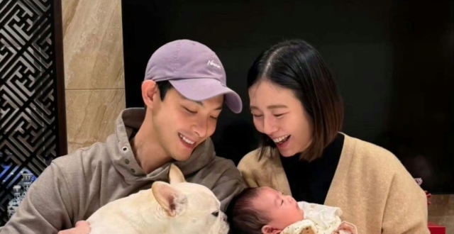 刘品言抱女儿为连晨翔庆生：一家四口的甜蜜日常，网友直呼太治愈_腾讯新闻