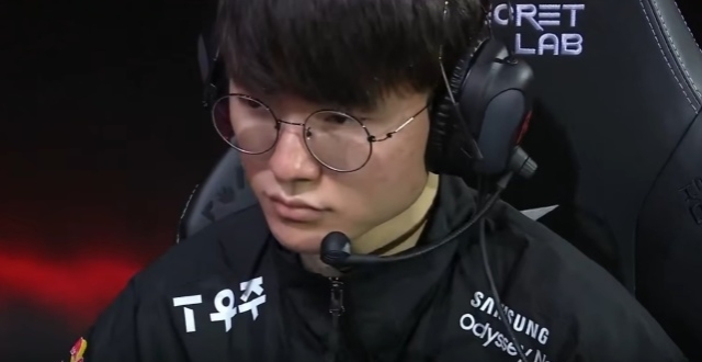 Faker看了都迷糊，T1官方店搞事，以经典1557自嘲，后遭粉丝攻击_腾讯新闻