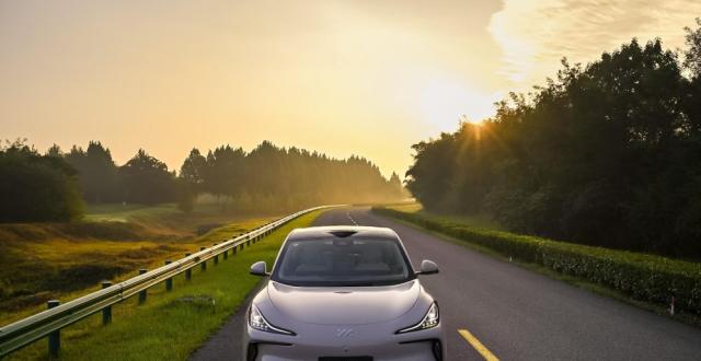 纯电中大型SUV大比拼！乐道L60对比智己LS6到底谁更“6”？_腾讯新闻