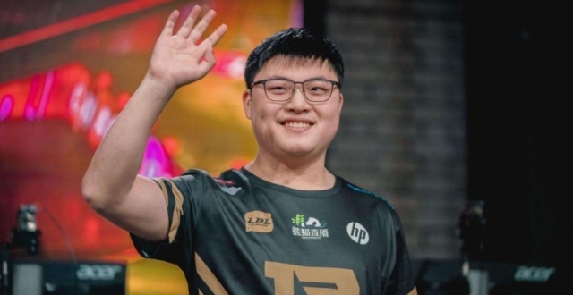 LOL：JDG战队官宣尺帝续约，Uzi终是错付了，Tabe教练公开求职_腾讯新闻