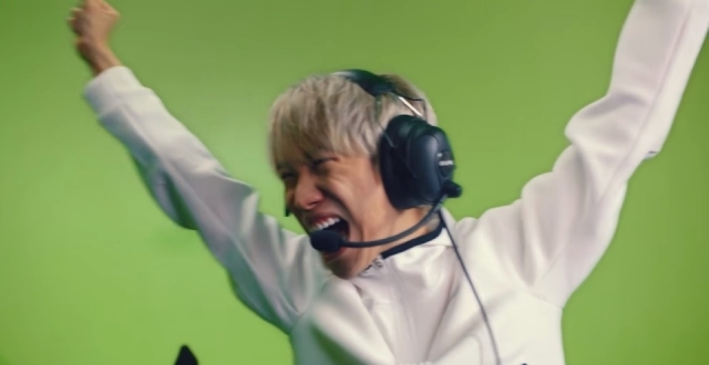 LPL场外大事件！Doinb突然停播回韩国，PDD和旭旭宝宝，也有危险_腾讯新闻