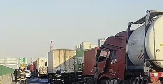 G1503近江杨北路出口两车追尾 一人受伤送医_腾讯新闻