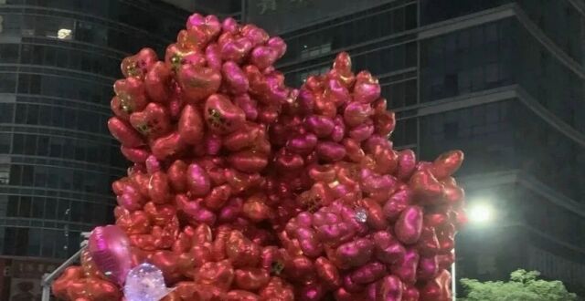 手欠？广东一男子跨年夜点燃商贩气球，瞬间引起大火_腾讯新闻