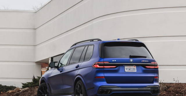 破百4.5秒，4.4T V8＋8AT，内外大改，百万级新款宝马X7测评_腾讯新闻