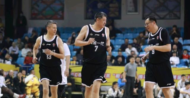 CBA终于扳回一局！NBA学着点儿，让杜兰特回归联手库里PK乔丹？_腾讯新闻