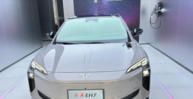 老大哥开始搅局，红旗EH7起步22.98万，3米轴距纯电高性能_腾讯新闻