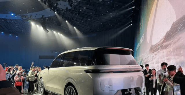 奇瑞风云T11首台PT车下线 将搭载鲲鹏超能混动C-DM技术_腾讯新闻