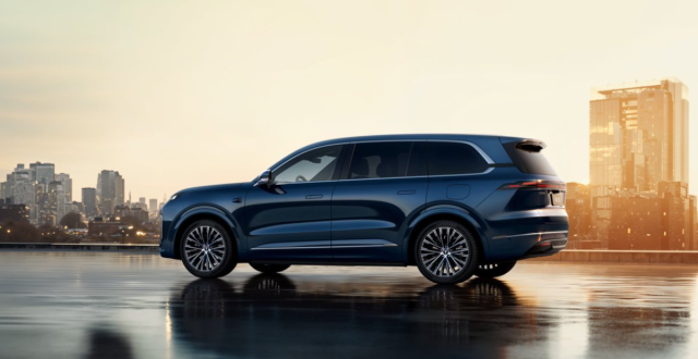 大六座9系新标杆 深蓝S09售价23.99万起正式上市_腾讯新闻