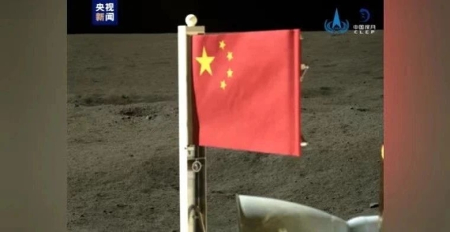 嫦娥六号完成月背“挖土”，中国首次在月球背面独立动态展示国旗_腾讯新闻