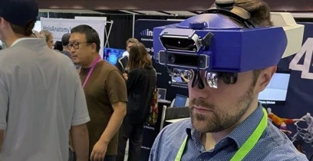 CREAL最新AR/VR光场显示头显上手体验：令人兴奋却依然挑战重重_腾讯新闻