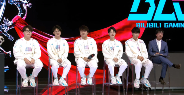 LPL决赛前放狠话！Bin：369不配一阵上单！Tabe：红米不配顶薪_腾讯新闻