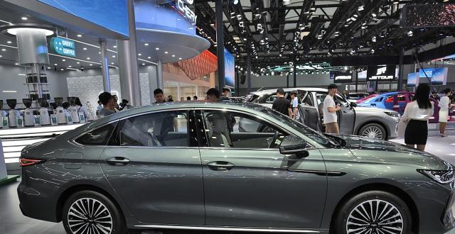 10多万就能开A8L，极限续航2500km，终身质保，奇瑞要卷死合资？_腾讯新闻