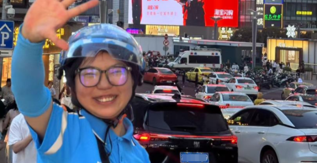 爱笑的外卖骑手“哒哒妹”：平凡岗位也能闪闪发光｜正青春，为梦想发光_腾讯新闻