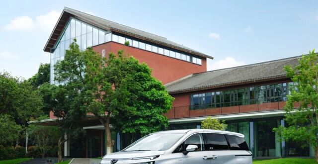 23.28万起买家用7座插混MPV！广汽传祺E8+上市_腾讯新闻