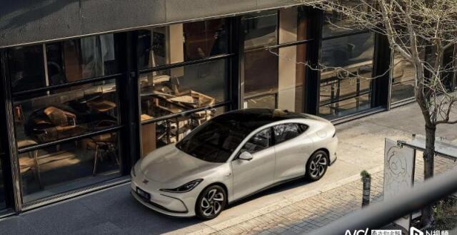 智己L6预售23万元，CEO：让中国车企自主创新走向世界_腾讯新闻