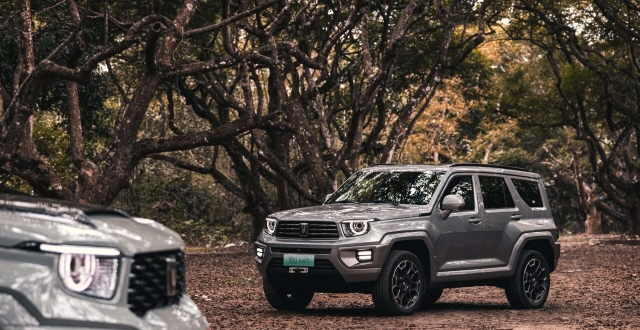 大排量插混硬派SUV独苗 坦克700Hi4-T正式上市 42.8万起售_腾讯新闻