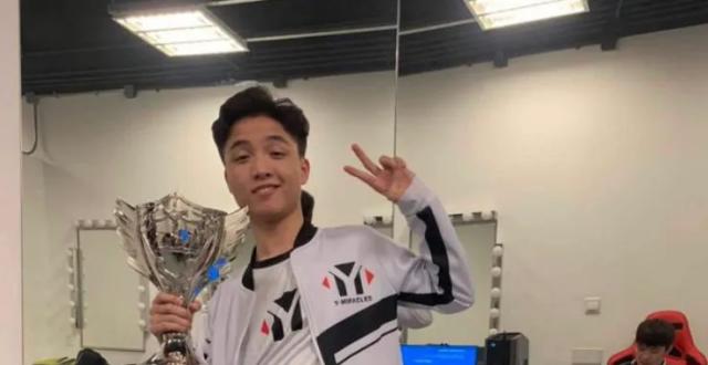 “LPL最专业演员图”火了，无需剧本直接抓住爆点，Doinb太想赚M_腾讯新闻