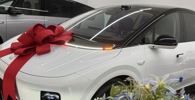 理想i8车主：实测5C超充桩10分钟补能500公里，体验感超过换电_腾讯新闻