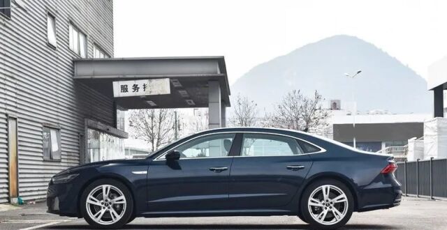 41.87万！新款奥迪A7L正式上市！搭3.0T V6+轻混，增RS竞速套件…_腾讯新闻
