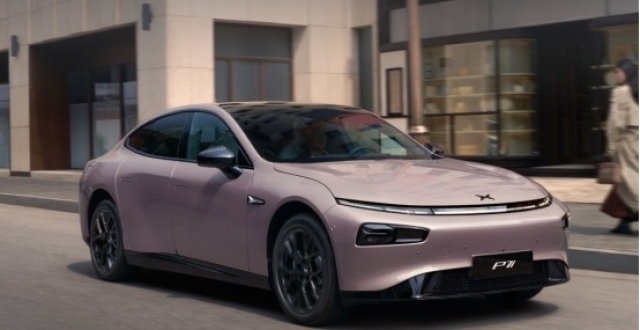 20万级预算买纯电轿车，小鹏P7i和极氪007都有啥优势？_腾讯新闻