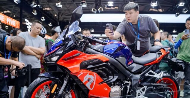 国产四缸仿赛大战一触即发，赛科龙RC680R战力几何？_腾讯新闻